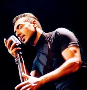 Νotis Sfakianakis "Πολύχρωμα και έντονα"