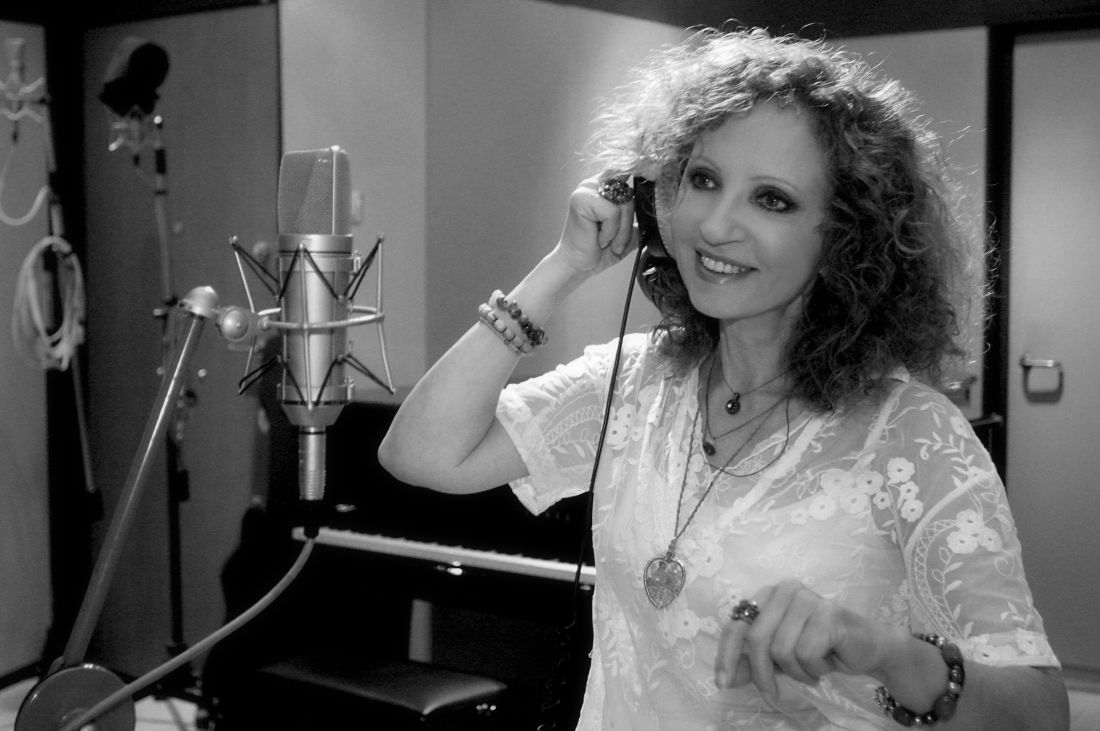 Η Γλυκερία προαναγγέλλει την κυκλοφορία του νέου της album ...