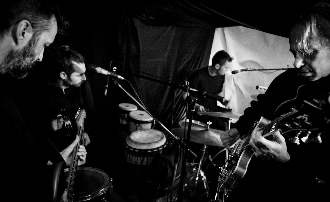 Οι "Omega Ray" μόλις κυκλοφόρησαν το ομώνυμο ντεμπούτο album τους ...