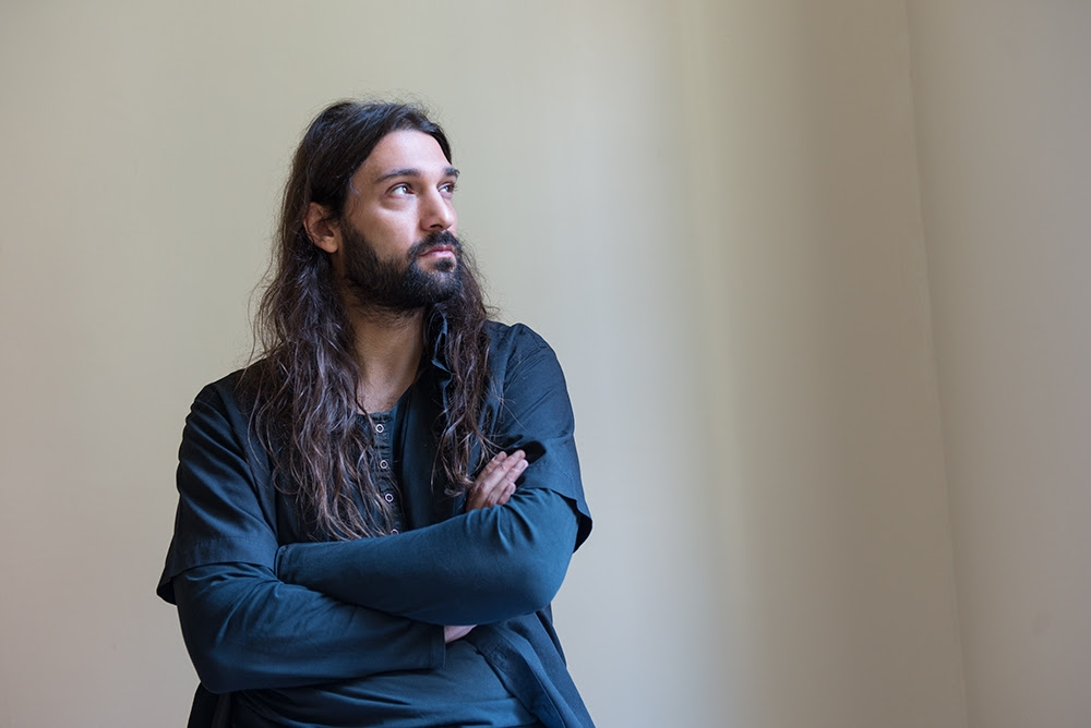 "Πες μου αν ήταν όλα ψέματα", το νέο album του Nomik... - MusicCorner.gr