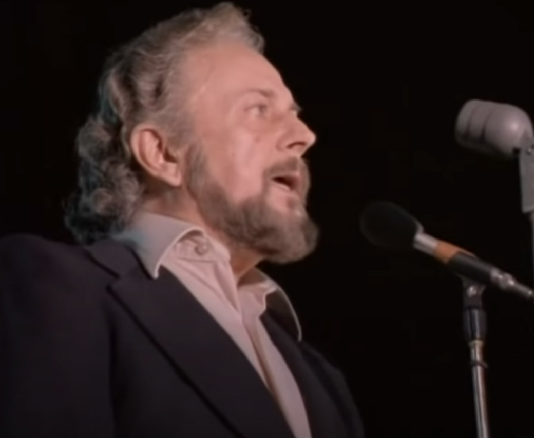 Ο Γιάννης Ρίτσος και το "Καπνισμένο τσουκάλι" - MusicCorner.gr