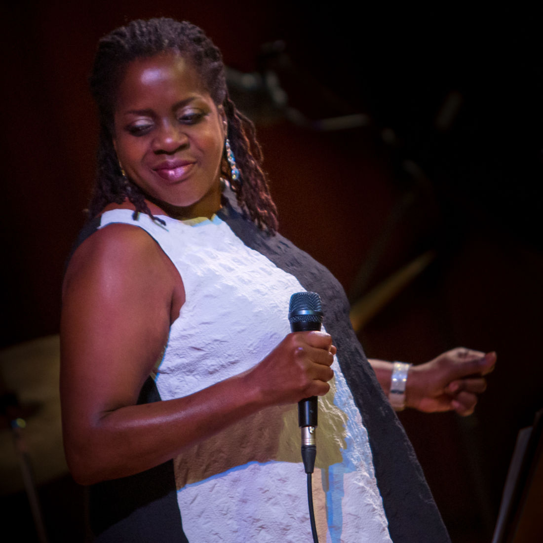 H Carla Cook επανέρχεται μετά από 2,5 σχεδόν δεκαετίες στο Half Note ...