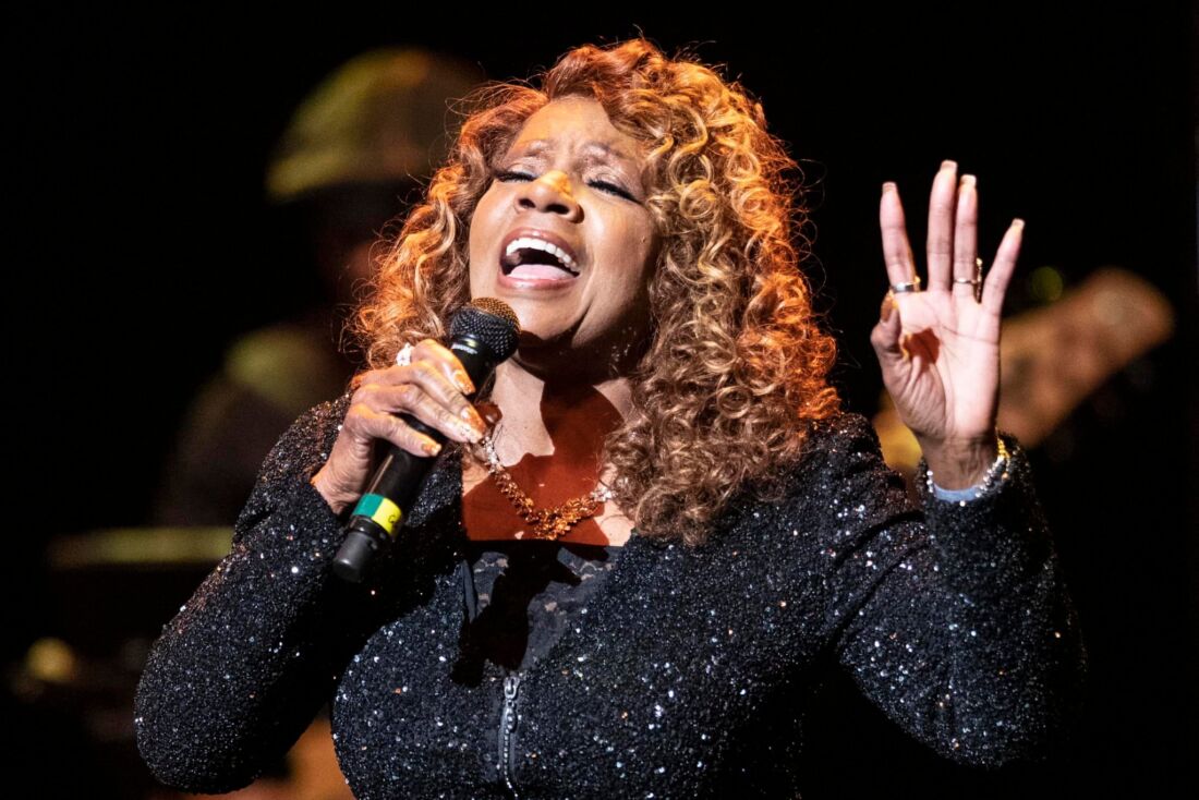 Gloria Gaynor, η Βασίλισσα της Disco... - MusicCorner.gr